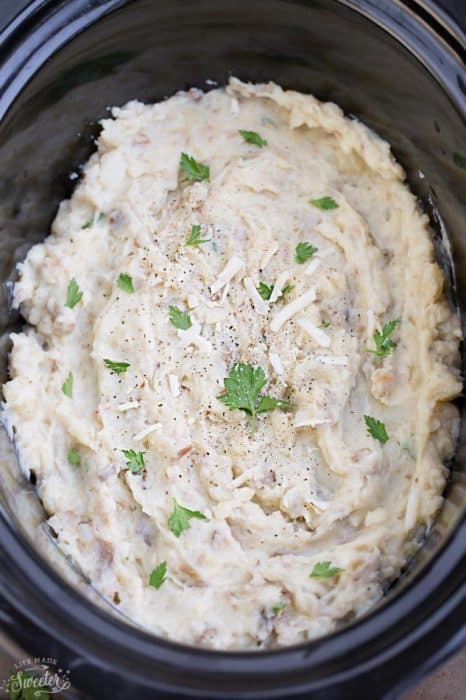 Slow Cooker Mashed Potatoes with Roasted Garlic - BEST east recipe!